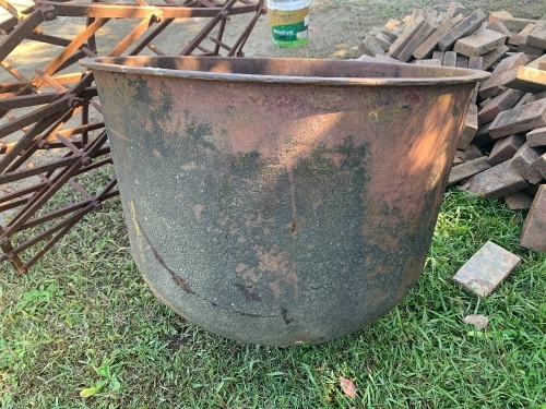 XL Cast Iron Rendering Pot with Stand