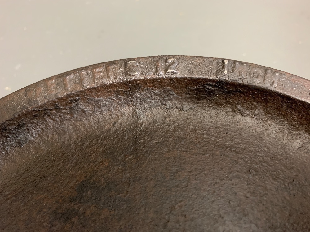 Vintage Metters 12 Camp Oven on Feet