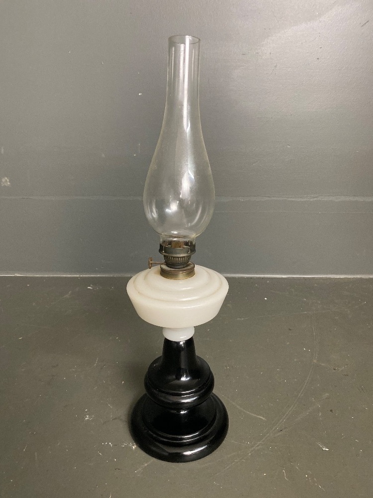 Art Deco style black and white kerosene lamp with fine flute (H440)