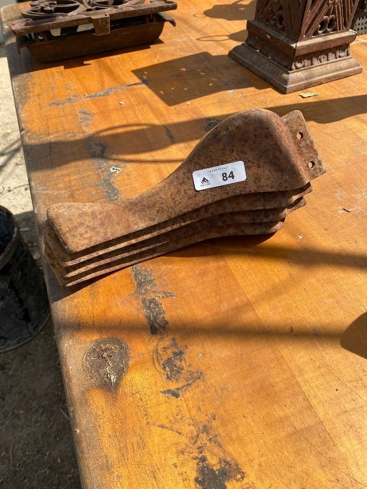 Set cast iron feet