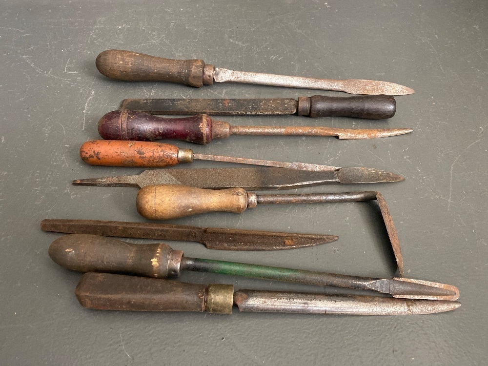 Assorted lot of bearing scrapers