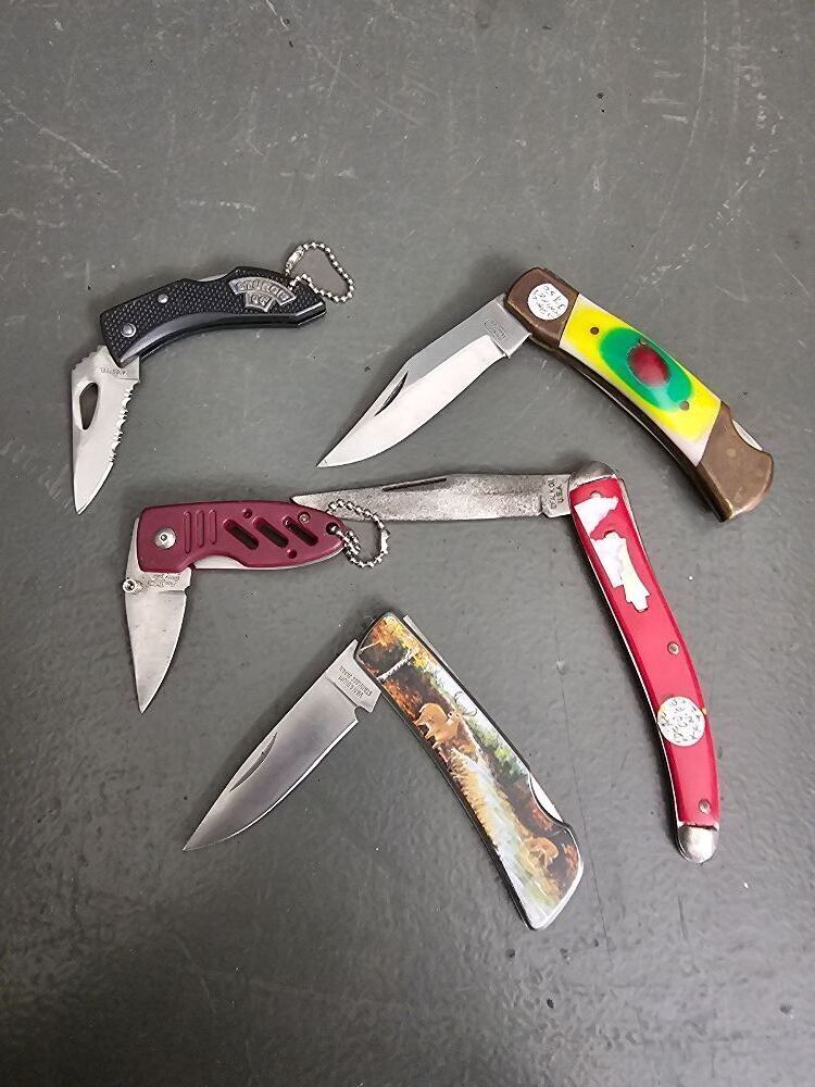 5 assorted pocket knives